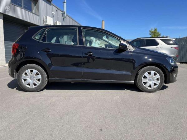 Black Volkswagen Polo 2013 in Siauliai, with an engine capacity of 1.20 L and mileage of 147 thousand km for 3950 €, photo 7 on AUTOMOTO.COM.LV