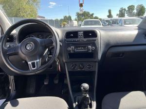 Black Volkswagen Polo 2013 in Siauliai, with an engine capacity of 1.20 L and mileage of 147 thousand km for 3950 €, photo 12 on AUTOMOTO.COM.LV