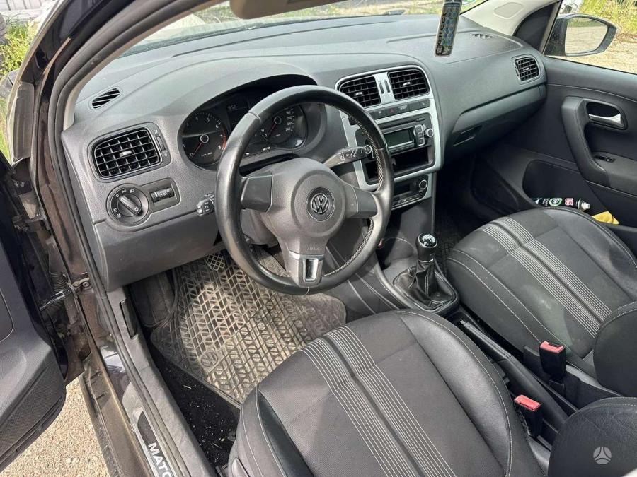 Melns Volkswagen Polo 2013 Jurbarkas, ar dzinēja tilpumu 1.20 L un nobraukumu 185 tūkst. km par 2299 €, foto 10 vietnē AUTOMOTO.COM.LV