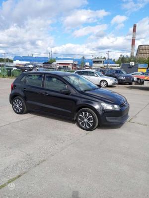 Melns Volkswagen Polo 2014 Kauņa, ar dzinēja tilpumu 1.60 L un nobraukumu 220 tūkst. km par 3400 €, foto  vietnē AUTOMOTO.COM.LV