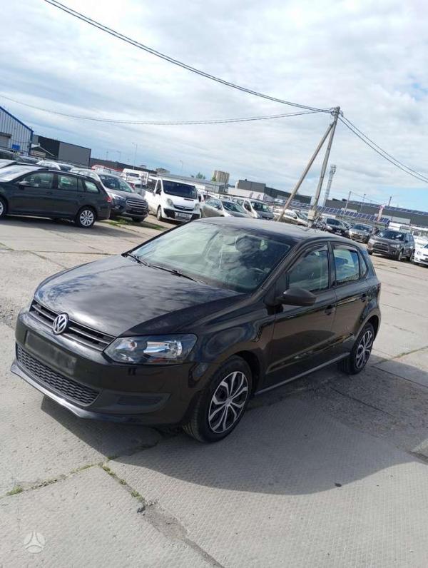 Melns Volkswagen Polo 2014 Kauņa, ar dzinēja tilpumu 1.60 L un nobraukumu 220 tūkst. km par 3400 €, foto 2 vietnē AUTOMOTO.COM.LV