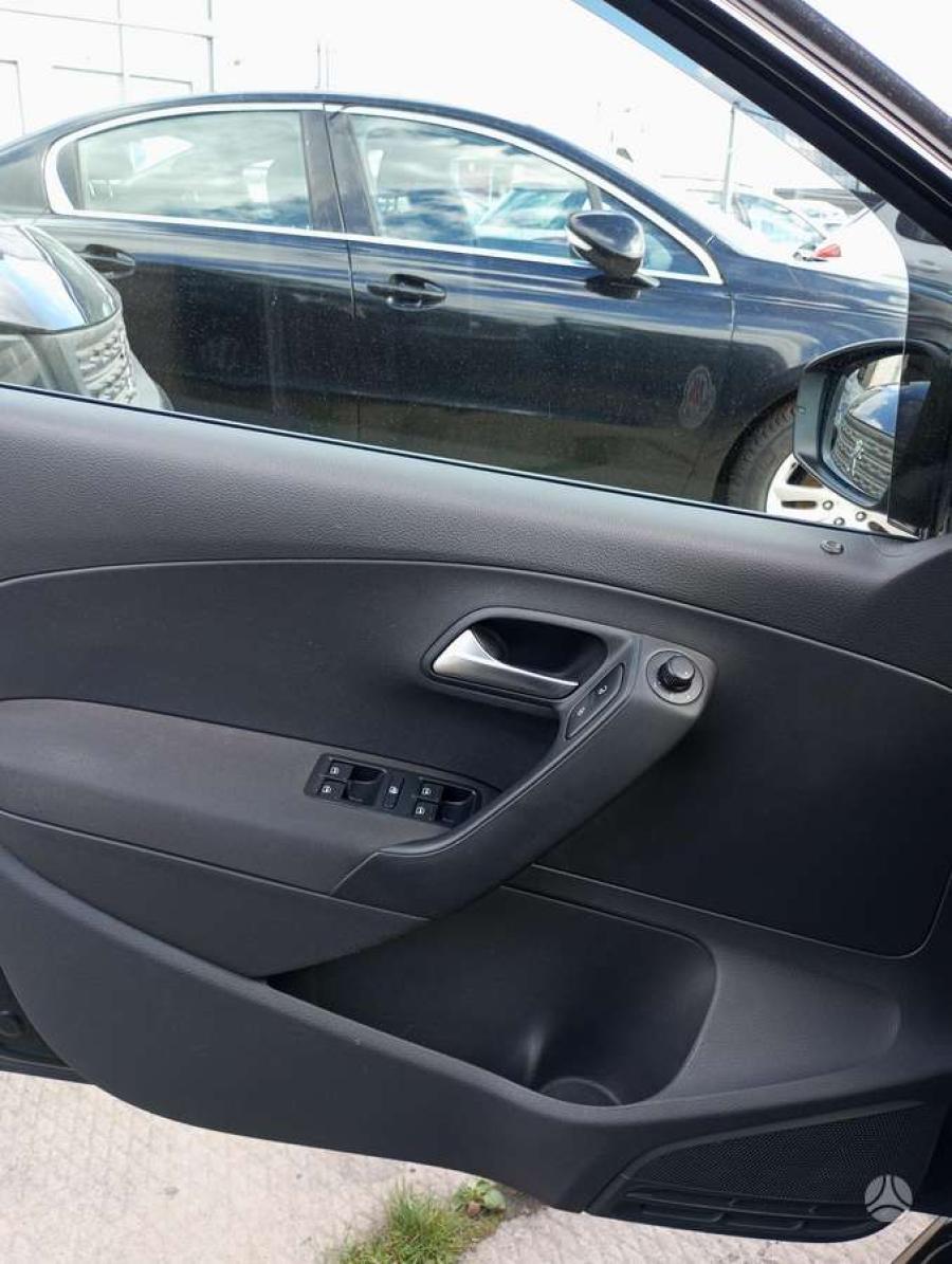 Melns Volkswagen Polo 2014 Kauņa, ar dzinēja tilpumu 1.60 L un nobraukumu 220 tūkst. km par 3400 €, foto 16 vietnē AUTOMOTO.COM.LV