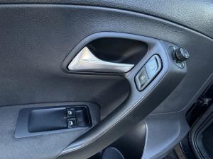 Melns Volkswagen Polo 2014 Rīga, ar dzinēja tilpumu 1.40 L un nobraukumu 172 tūkst. km par 4200 €, foto 12 vietnē AUTOMOTO.COM.LV