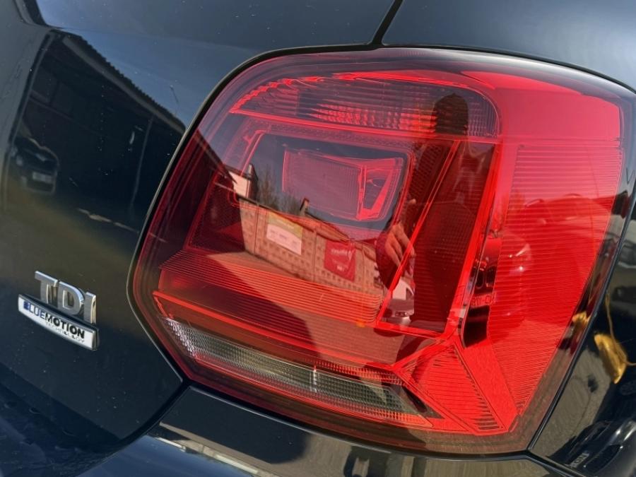 Melns Volkswagen Polo 2014 Rīga, ar dzinēja tilpumu 1.40 L un nobraukumu 172 tūkst. km par 4200 €, foto 22 vietnē AUTOMOTO.COM.LV