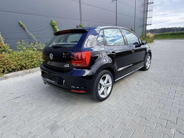 Melns Volkswagen Polo 2014 Viļņa, ar dzinēja tilpumu 1.42 L un nobraukumu 223 tūkst. km par 5700 €, foto 4 vietnē AUTOMOTO.COM.LV
