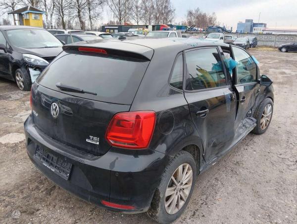 Black Volkswagen Polo 2014 in Marijampole, with an engine capacity of 1.40 L and mileage of 225 thousand km for 2350 €, photo 7 on AUTOMOTO.COM.LV
