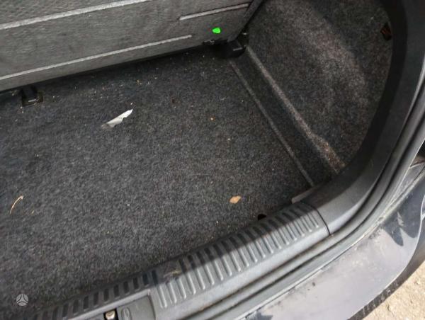 Black Volkswagen Polo 2014 in Marijampole, with an engine capacity of 1.40 L and mileage of 225 thousand km for 2350 €, photo 10 on AUTOMOTO.COM.LV