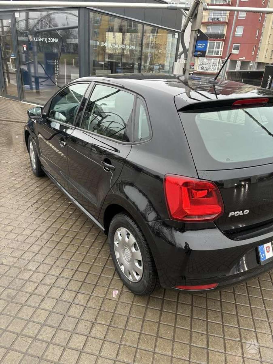Melns Volkswagen Polo 2015 Viļņa, ar dzinēja tilpumu 1.00 L un nobraukumu 107 tūkst. km par 5800 €, foto 2 vietnē AUTOMOTO.COM.LV