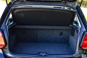 Black Volkswagen Polo 2015 in Kretinga, with an engine capacity of 1.40 L and mileage of 223 thousand km for 7750 €, photo 9 on AUTOMOTO.COM.LV