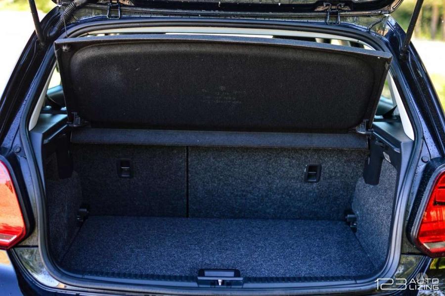 Black Volkswagen Polo 2015 in Kretinga, with an engine capacity of 1.40 L and mileage of 223 thousand km for 7750 €, photo 9 on AUTOMOTO.COM.LV