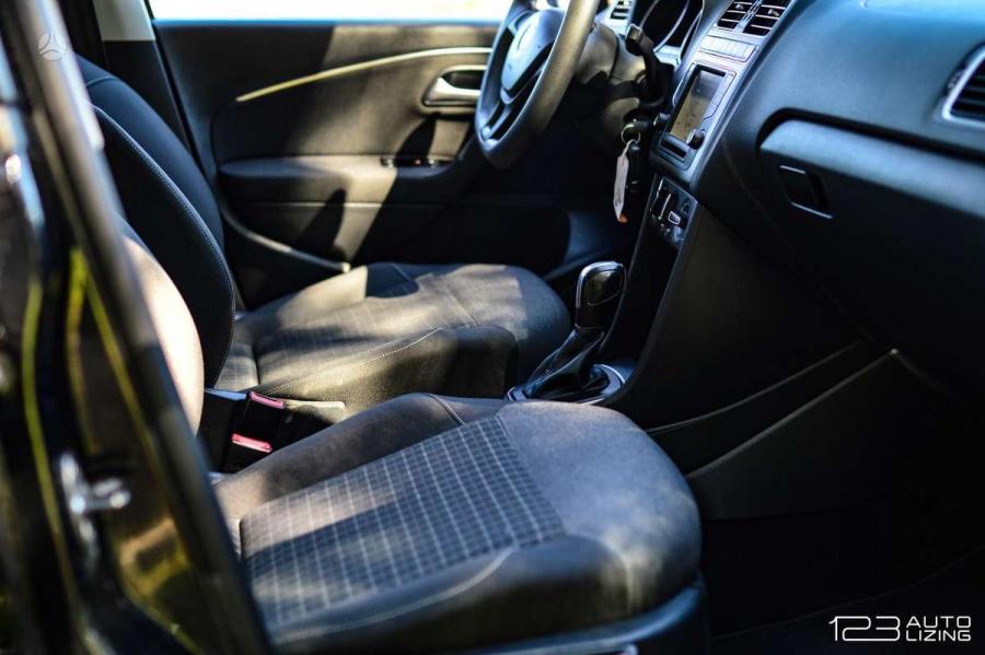 Black Volkswagen Polo 2015 in Kretinga, with an engine capacity of 1.40 L and mileage of 223 thousand km for 7750 €, photo 13 on AUTOMOTO.COM.LV