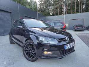 Black Volkswagen Polo 2015 in Utena, with an engine capacity of 1.40 L and mileage of 300 thousand km for 5990 €, photo 3 on AUTOMOTO.COM.LV