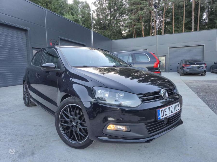 Black Volkswagen Polo 2015 in Utena, with an engine capacity of 1.40 L and mileage of 300 thousand km for 5990 €, photo 3 on AUTOMOTO.COM.LV