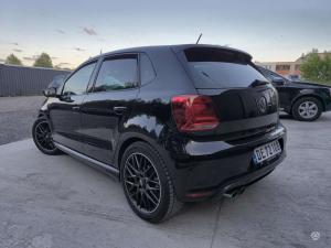 Black Volkswagen Polo 2015 in Utena, with an engine capacity of 1.40 L and mileage of 300 thousand km for 5990 €, photo 4 on AUTOMOTO.COM.LV