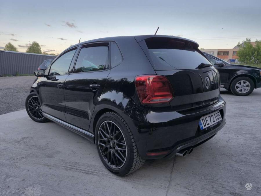 Black Volkswagen Polo 2015 in Utena, with an engine capacity of 1.40 L and mileage of 300 thousand km for 5990 €, photo 4 on AUTOMOTO.COM.LV