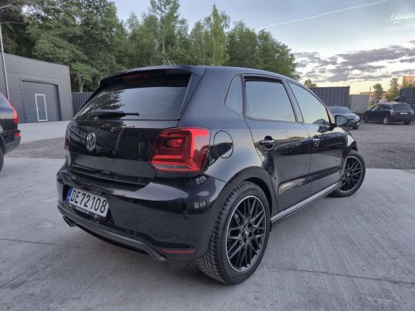 Black Volkswagen Polo 2015 in Utena, with an engine capacity of 1.40 L and mileage of 300 thousand km for 5990 €, photo 4 on AUTOMOTO.COM.LV