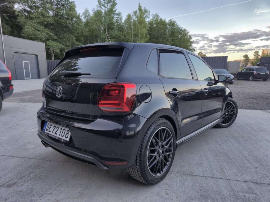 Black Volkswagen Polo 2015 in Utena, with an engine capacity of 1.40 L and mileage of 300 thousand km for 5990 €, photo 5 on AUTOMOTO.COM.LV