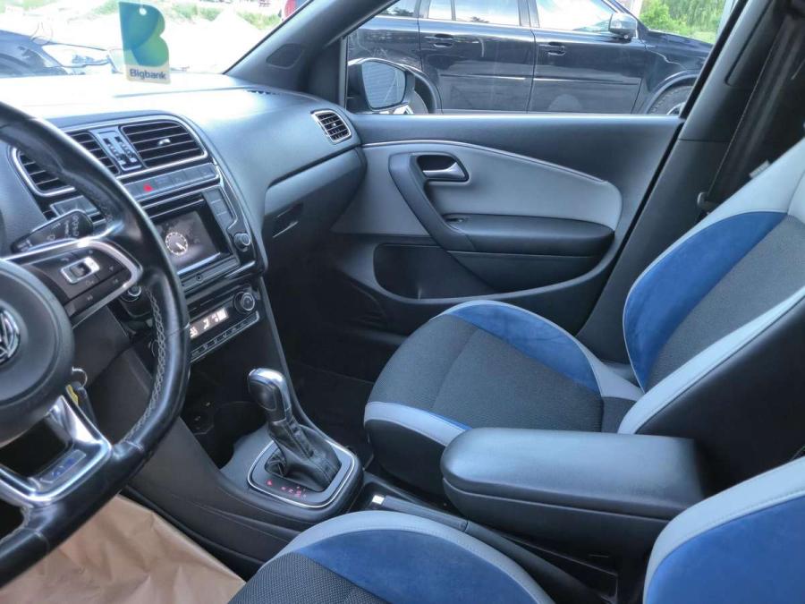 Black Volkswagen Polo 2015 in Utena, with an engine capacity of 1.40 L and mileage of 300 thousand km for 5990 €, photo 12 on AUTOMOTO.COM.LV