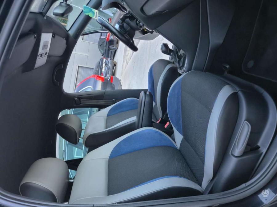 Black Volkswagen Polo 2015 in Utena, with an engine capacity of 1.40 L and mileage of 300 thousand km for 5990 €, photo 14 on AUTOMOTO.COM.LV