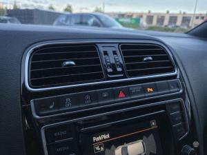 Black Volkswagen Polo 2015 in Utena, with an engine capacity of 1.40 L and mileage of 300 thousand km for 5990 €, photo 16 on AUTOMOTO.COM.LV