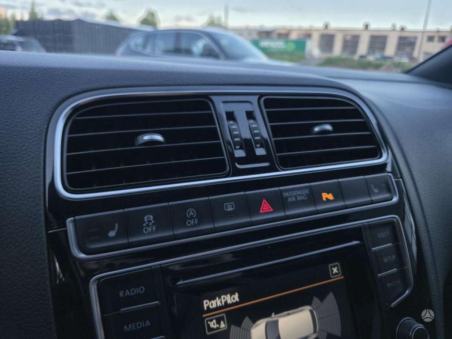 Black Volkswagen Polo 2015 in Utena, with an engine capacity of 1.40 L and mileage of 300 thousand km for 5990 €, photo 16 on AUTOMOTO.COM.LV