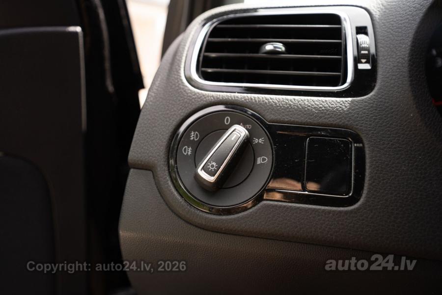 Black Volkswagen Polo 2015 in Tallinn, with an engine capacity of 1.80 L and mileage of 122 thousand km for 13700 €, photo 27 on AUTOMOTO.COM.LV