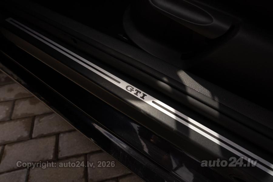 Black Volkswagen Polo 2015 in Tallinn, with an engine capacity of 1.80 L and mileage of 122 thousand km for 13700 €, photo 29 on AUTOMOTO.COM.LV