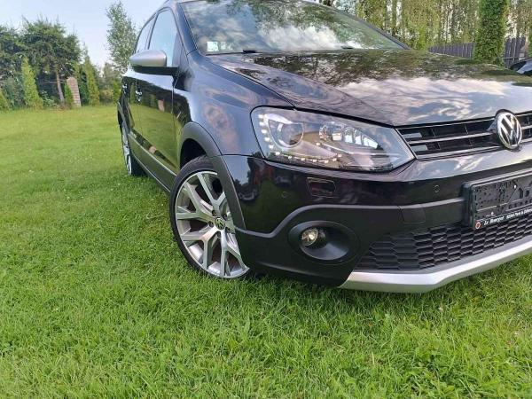 Black Volkswagen Polo 2016 in Varena, with an engine capacity of 1.39 L and mileage of 75 thousand km for 7750 €, photo 1 on AUTOMOTO.COM.LV
