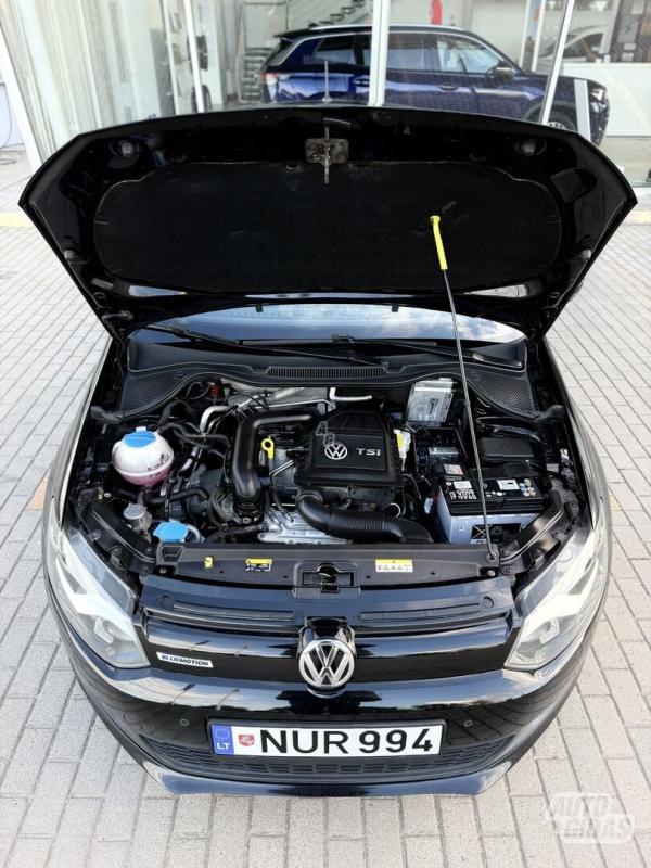 Black Volkswagen Polo 2016 in Siauliai, with an engine capacity of 1.00 L and mileage of 163 thousand km for 7500 €, photo 11 on AUTOMOTO.COM.LV