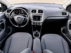 Black Volkswagen Polo 2016 in Siauliai, with an engine capacity of 1.00 L and mileage of 163 thousand km for 6299 €, photo 13 on AUTOMOTO.COM.LV