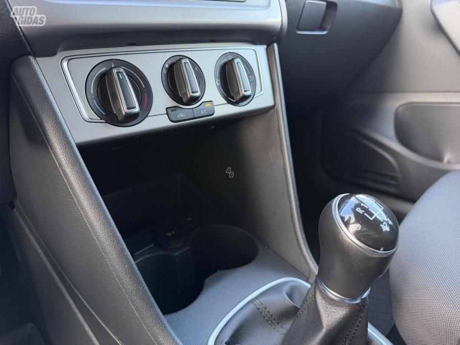 Black Volkswagen Polo 2016 in Siauliai, with an engine capacity of 1.00 L and mileage of 163 thousand km for 6299 €, photo 19 on AUTOMOTO.COM.LV