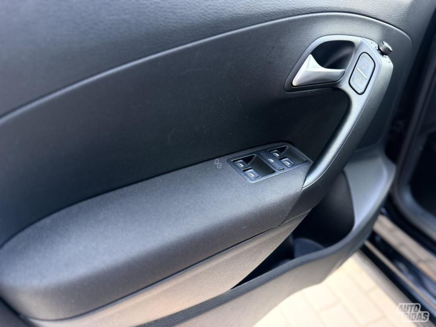 Black Volkswagen Polo 2016 in Siauliai, with an engine capacity of 1.00 L and mileage of 163 thousand km for 6299 €, photo 20 on AUTOMOTO.COM.LV