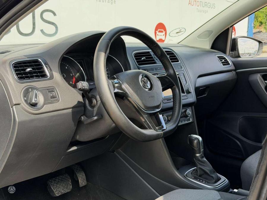 Melns Volkswagen Polo 2016 Tauragė, ar dzinēja tilpumu 1.40 L un nobraukumu 256 tūkst. km par 5300 €, foto 10 vietnē AUTOMOTO.COM.LV