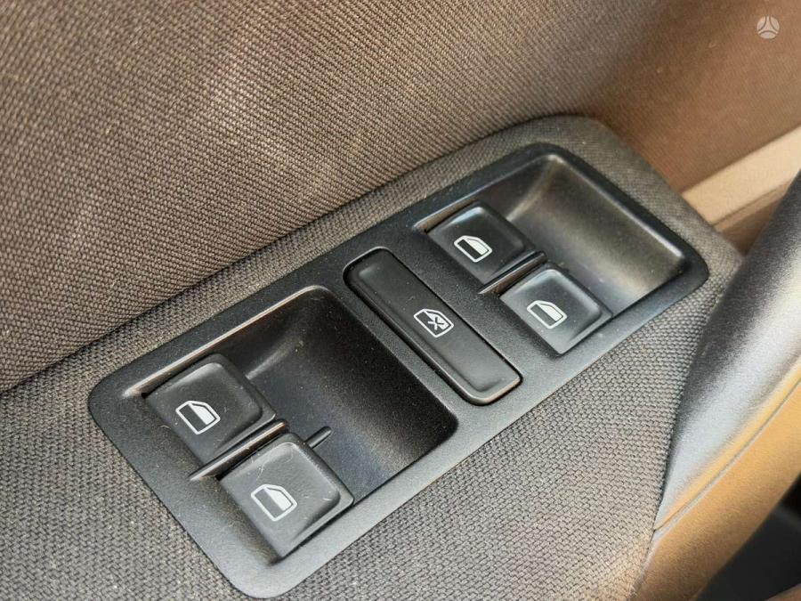 Melns Volkswagen Polo 2016 Tauragė, ar dzinēja tilpumu 1.40 L un nobraukumu 256 tūkst. km par 5300 €, foto 22 vietnē AUTOMOTO.COM.LV