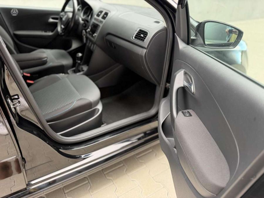 Melns Volkswagen Polo 2016 Šauļi, ar dzinēja tilpumu 1.00 L un nobraukumu 163 tūkst. km par 6200 €, foto 17 vietnē AUTOMOTO.COM.LV