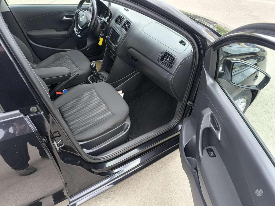 Melns Volkswagen Polo 2017 Šauļi, ar dzinēja tilpumu 1.40 L un nobraukumu 186 tūkst. km par 5150 €, foto 12 vietnē AUTOMOTO.COM.LV