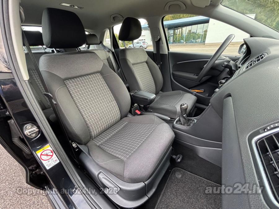 Black Volkswagen Polo 2017 in Paide, with an engine capacity of 1.40 L and mileage of 249 thousand km for 6690 €, photo 11 on AUTOMOTO.COM.LV