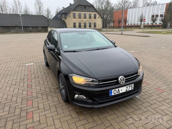 Black Volkswagen Polo 2018 in Cesis, with an engine capacity of 1.60 L and mileage of 368 thousand km for 1700 €, photo 3 on AUTOMOTO.COM.LV