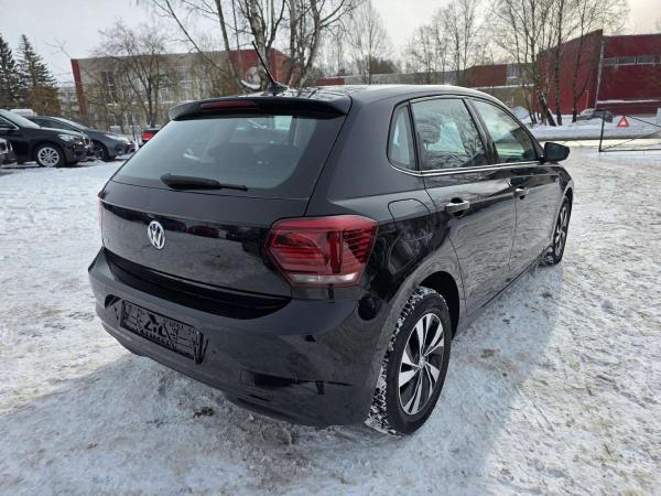 Black Volkswagen Polo 2018 in Telschi, with an engine capacity of 1.60 L and mileage of 188 thousand km for 7350 €, photo 3 on AUTOMOTO.COM.LV