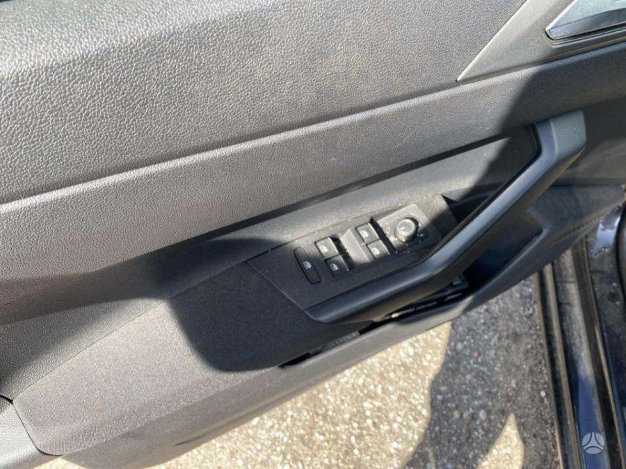Melns Volkswagen Polo 2018 Radviliškis, ar dzinēja tilpumu 1.00 L un nobraukumu 49 tūkst. km par 6750 €, foto 21 vietnē AUTOMOTO.COM.LV