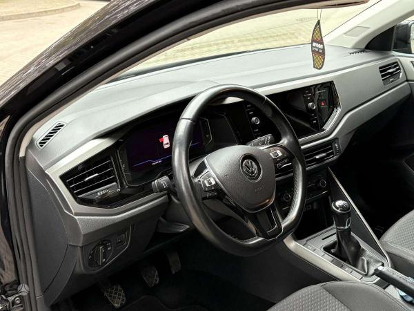 Melns Volkswagen Polo 2019 Alīta, ar dzinēja tilpumu 1.00 L un nobraukumu 160 tūkst. km par 7999 €, foto 5 vietnē AUTOMOTO.COM.LV