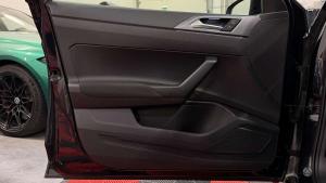 Melns Volkswagen Polo 2019 Viļņa, ar dzinēja tilpumu 1.98 L un nobraukumu 80 tūkst. km par 16990 €, foto 18 vietnē AUTOMOTO.COM.LV