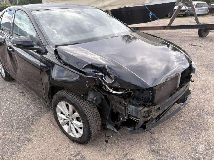 Черный Фольксваген Поло 2019 в Радвилишкис, объемом двигателя 1.00 л и пробегом 93 тыс. км за 4350 €, фото 8 на AUTOMOTO.COM.LV