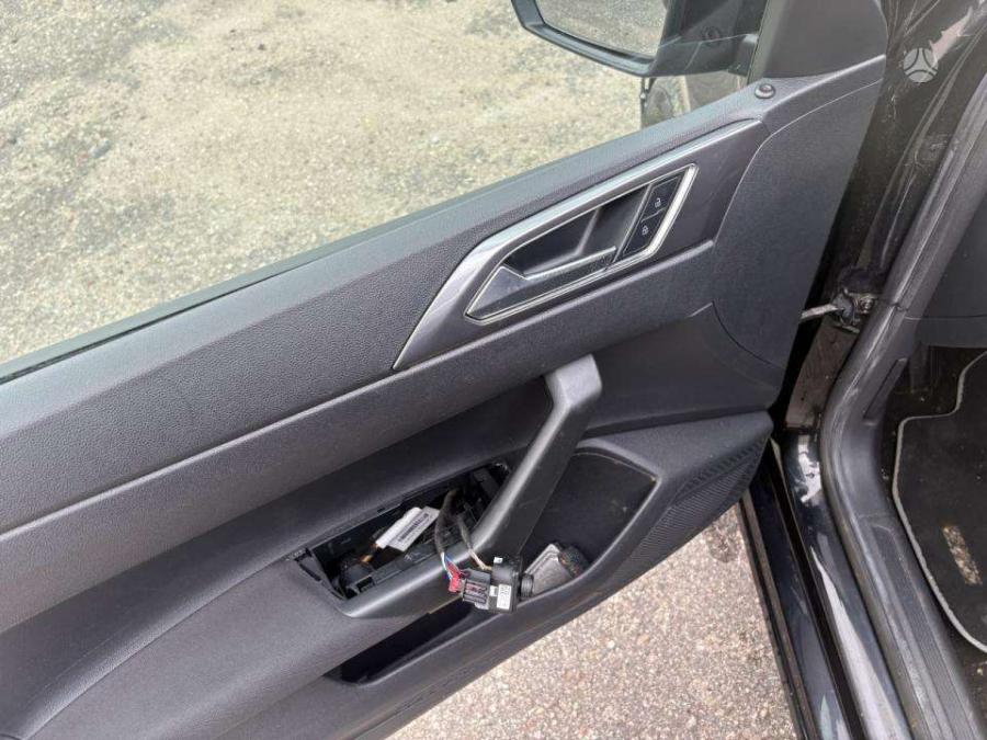 Melns Volkswagen Polo 2019 Radviliškis, ar dzinēja tilpumu 1.00 L un nobraukumu 93 tūkst. km par 4150 €, foto 16 vietnē AUTOMOTO.COM.LV