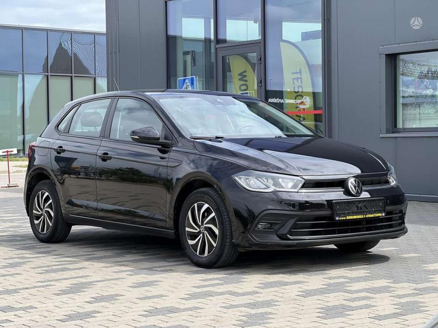 Black Volkswagen Polo 2022 in Siauliai, with an engine capacity of 1.00 L and mileage of 162 thousand km for 11500 €, photo 3 on AUTOMOTO.COM.LV