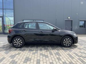 Black Volkswagen Polo 2022 in Siauliai, with an engine capacity of 1.00 L and mileage of 162 thousand km for 11500 €, photo 5 on AUTOMOTO.COM.LV