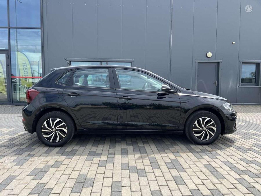 Black Volkswagen Polo 2022 in Siauliai, with an engine capacity of 1.00 L and mileage of 162 thousand km for 11500 €, photo 5 on AUTOMOTO.COM.LV