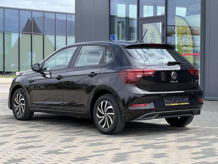 Black Volkswagen Polo 2022 in Siauliai, with an engine capacity of 1.00 L and mileage of 162 thousand km for 11500 €, photo 8 on AUTOMOTO.COM.LV