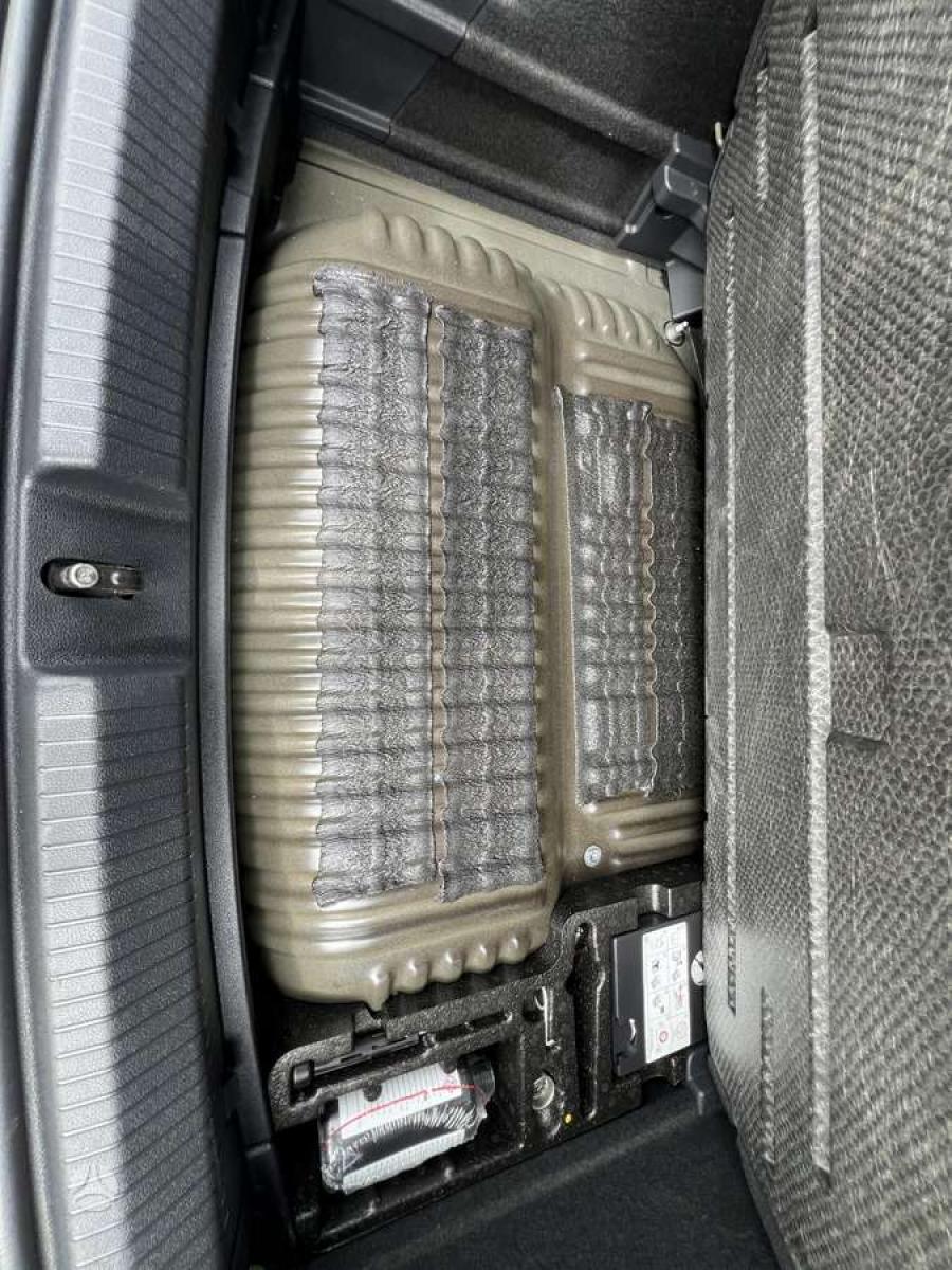 Black Volkswagen Polo 2022 in Siauliai, with an engine capacity of 1.00 L and mileage of 162 thousand km for 11500 €, photo 27 on AUTOMOTO.COM.LV