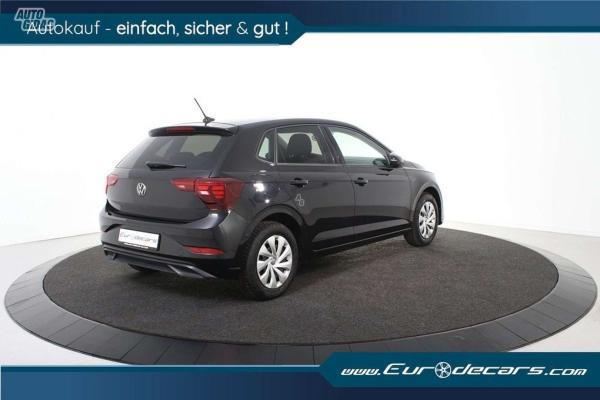 Black Volkswagen Polo 2023 in Kaunas, with an engine capacity of 1.00 L and mileage of 22 thousand km for 21541 €, photo 7 on AUTOMOTO.COM.LV